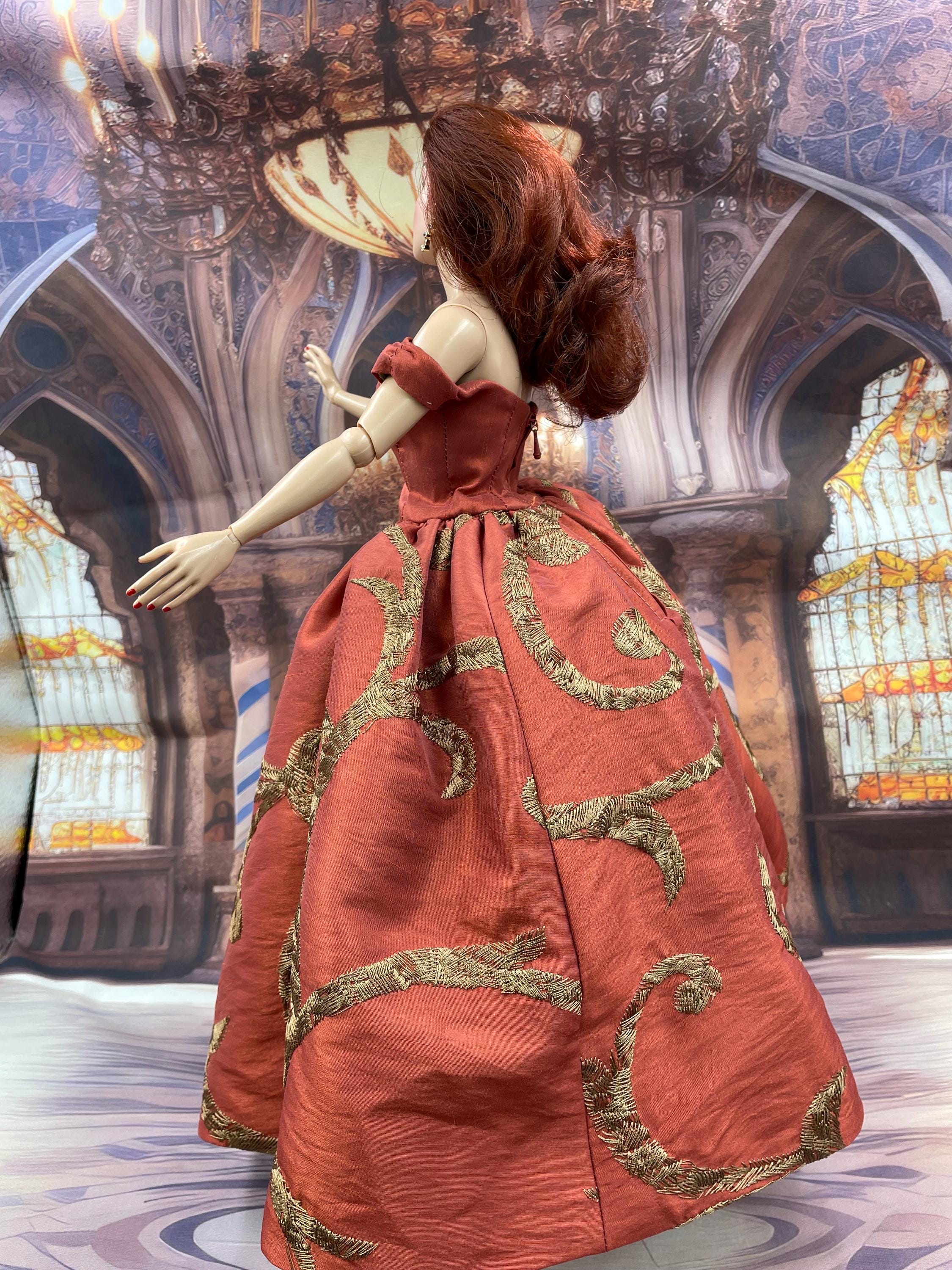 Glamorous Grace Fitzpatrick in Rust Gown With Real Fur Stole Attends ...