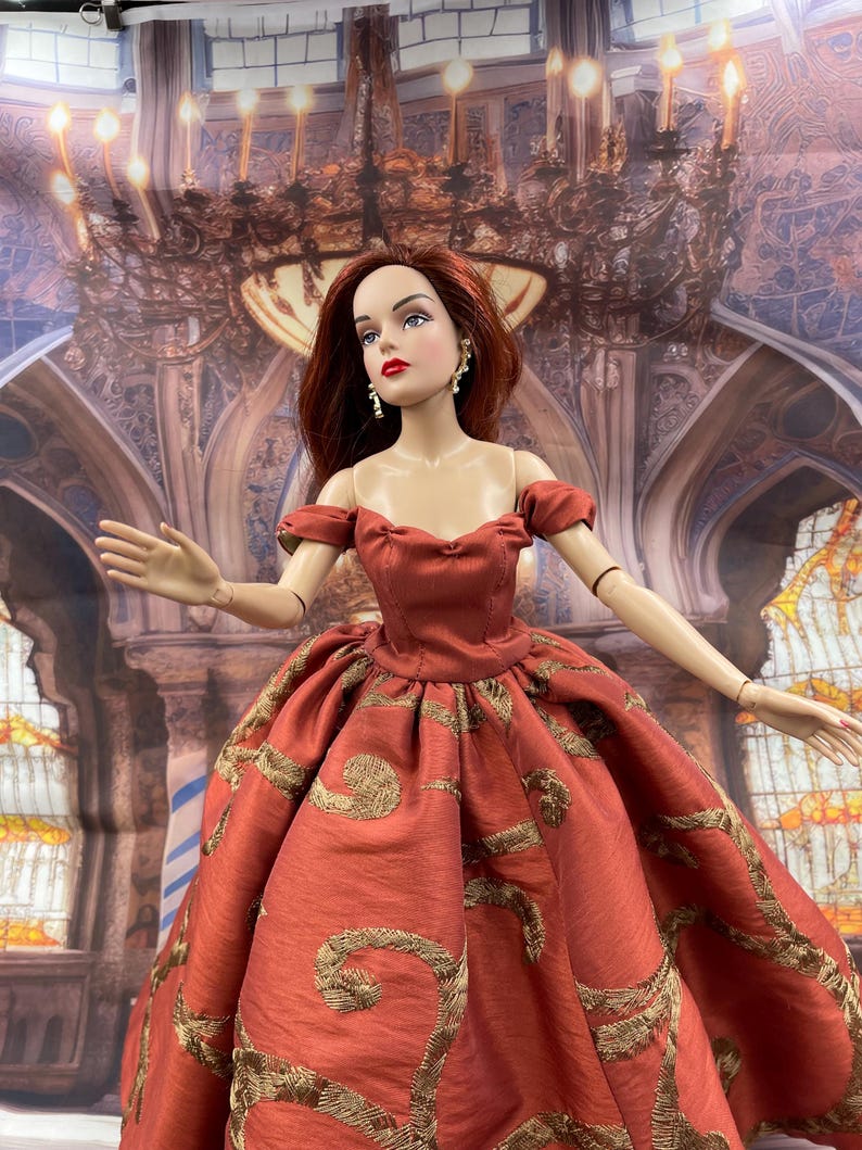 Glamorous Grace Fitzpatrick in Rust Gown With Real Fur Stole Attends ...