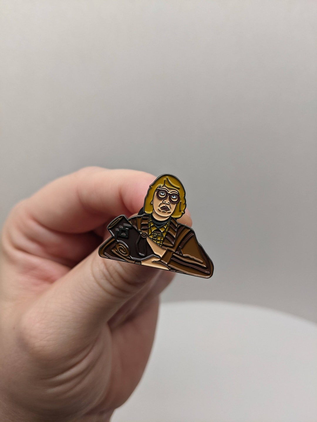 Twin Peaks Log Lady Enamel Pin - Etsy