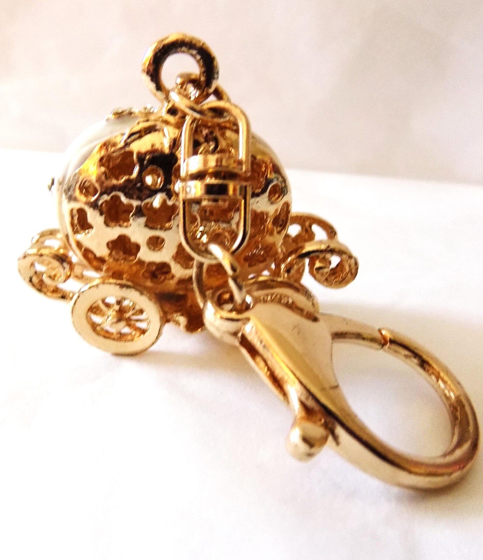 Betsey Johnson Keychain, Carriage White Cinderella Pumpkin, Princess ...