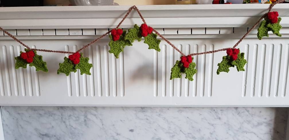 Crochet Holly Garland, Christmas Bunting - Etsy