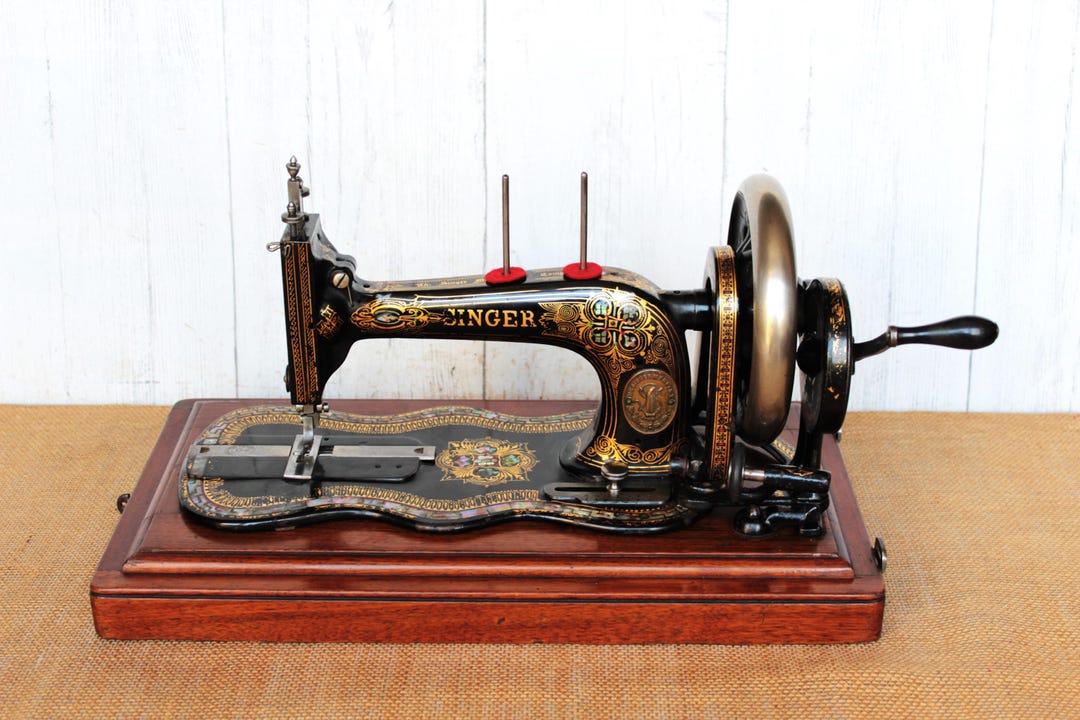Antique Singer 12 Hand Crank Fiddle Base Sewing Machine With Mother-of ...