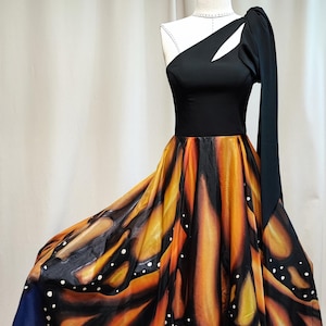 Hand Painted Monarch Butterfly Wedding Dress. Monarch Butterfly Wedding ...