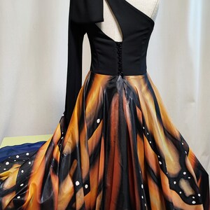 Hand Painted Monarch Butterfly Wedding Dress. Monarch Butterfly Wedding ...