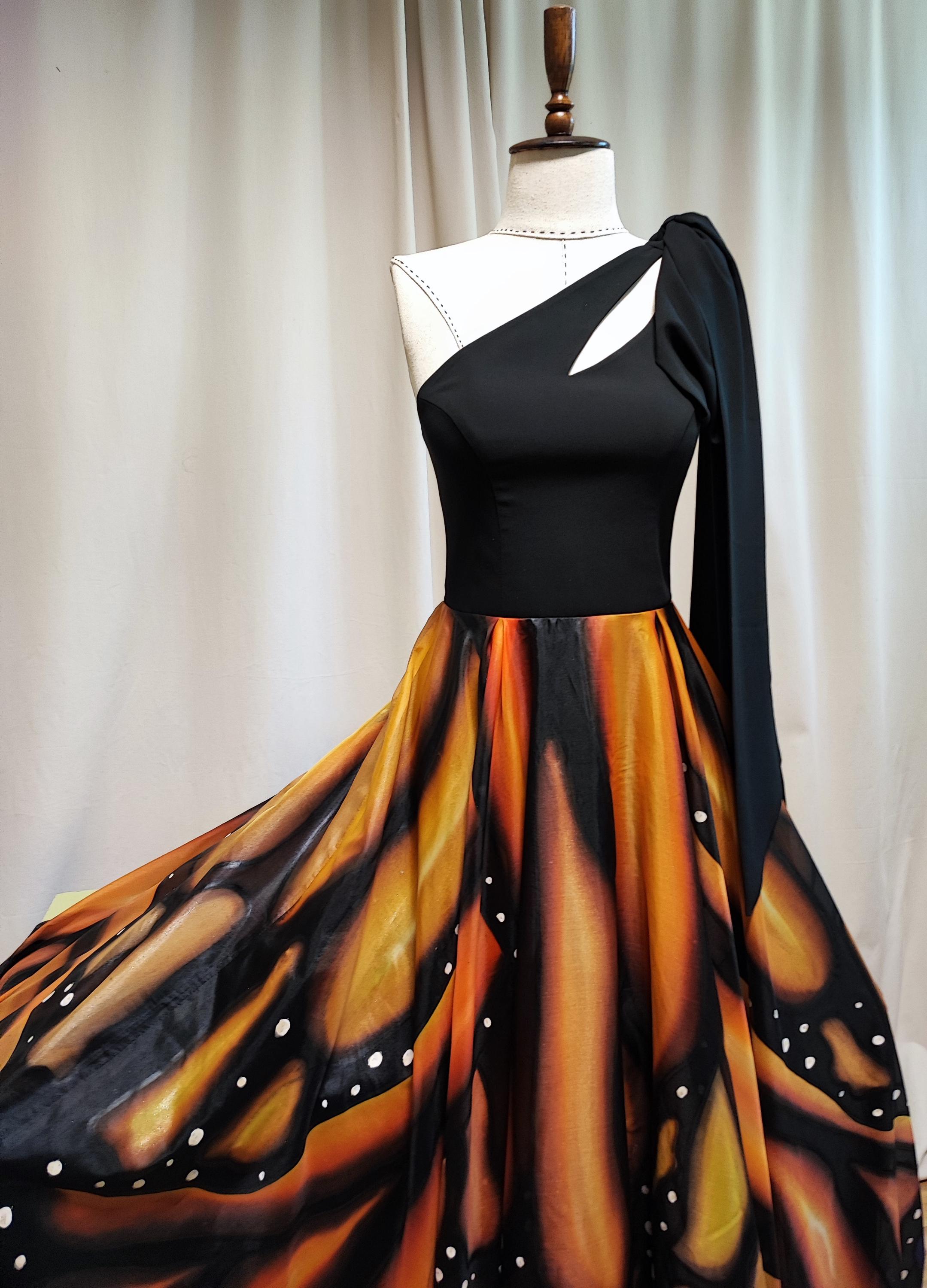 Hand Painted Monarch Butterfly Wedding Dress. Monarch Butterfly Wedding ...