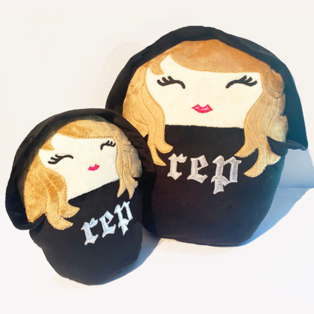 Taylor Plush Swiftmallow / Big Rep or Mini Rep Black Hooded Outfit ...