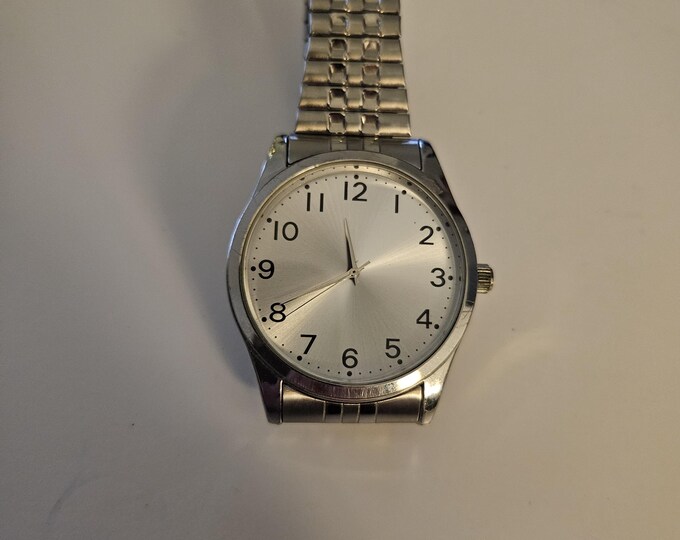 Mens Easy to Read Quartz Watch With Expandable Band - Etsy