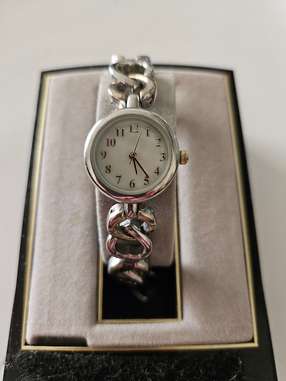 Quartz vintage ladies wrist - Gem Quartz vintage ladies wrist - Gem