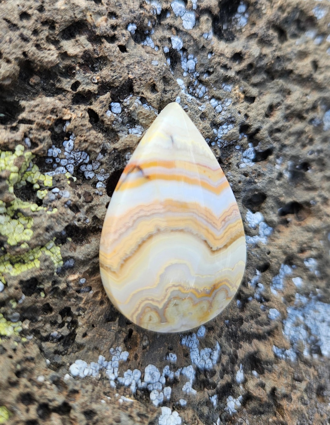 Tear Drop Shaped Lace Agate Cabochon Neutral and Yellow Tones Beautiful ...