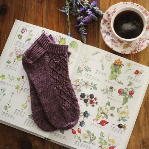 Knit Sock Pattern: Easy Two Color Mismatched Socks Knitting - Etsy
