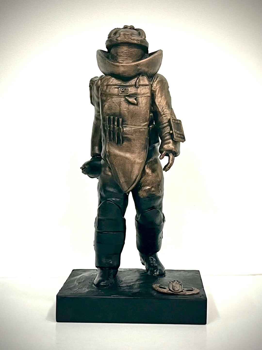 Next-gen EOD Tech Statue - Etsy