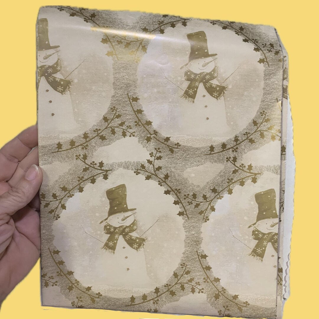 Christmas Wrapping Paper, Gold Metallic Pattern, Round Ivy Framed ...