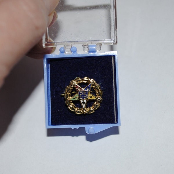 Laurel Wreath Pin Gold - Etsy