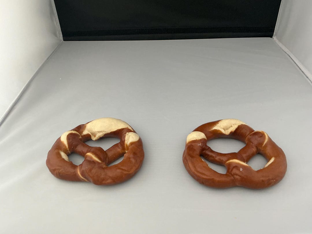 Fake Bavarian Pretzel Set of 2: Fake Food Display Props - Etsy