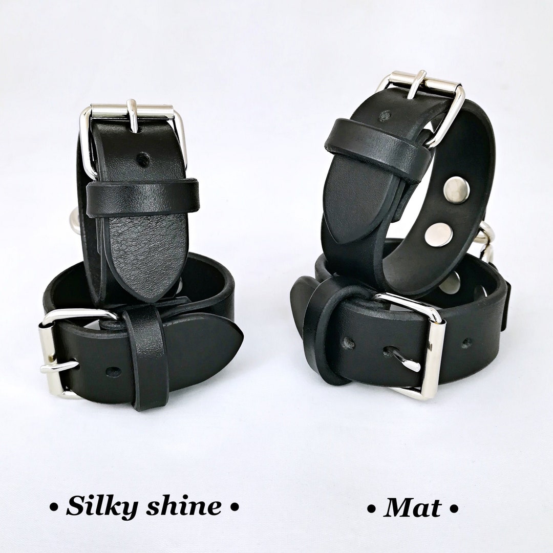 HARD CUFFS Leather Handcuffs With Karabiner - Etsy Norway