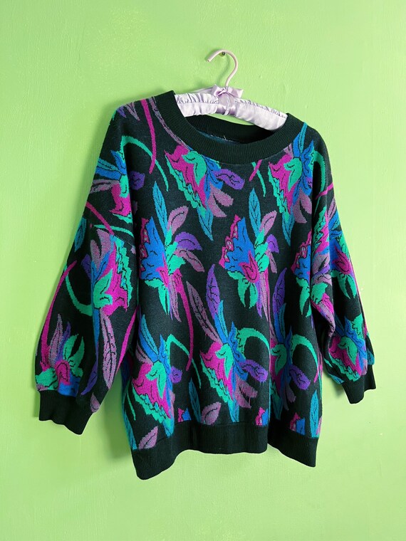 80s vivid vaporwave floral & midnight black sweater - Gem
