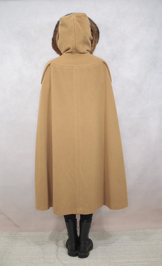 Vintage brown cape with fur trim hood {Vintage cape/f… - Gem