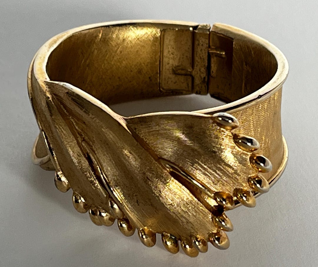 Vintage 1950s Crown Trifari Waterfall Brushed Gold Tone Hinged Bangle ...
