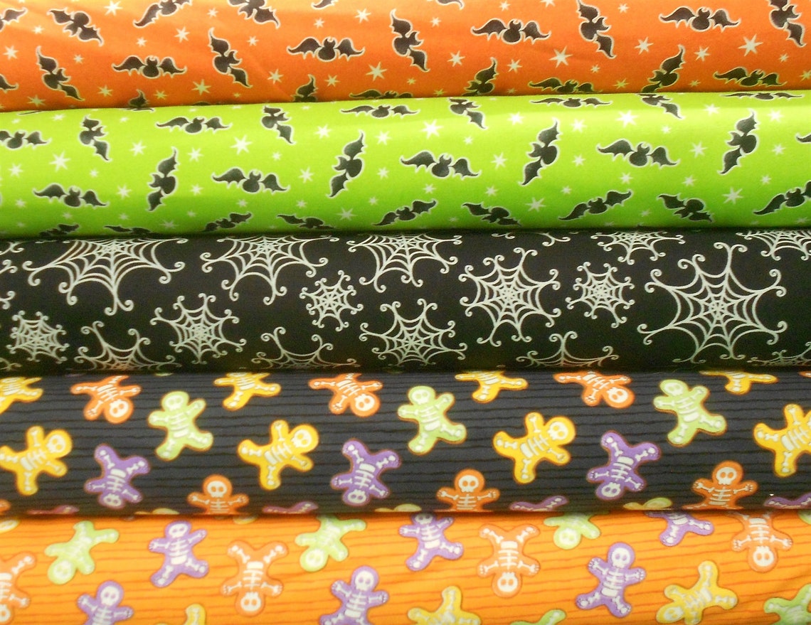 Halloween Glow in the Dark Fabric/black Bats on Green 1/2 or - Etsy