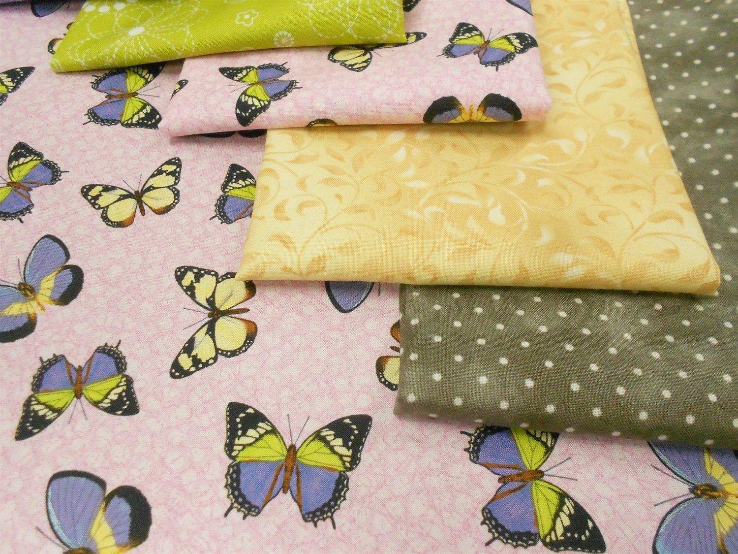 Fabric-6pc Fat Quarter Bundle/butterfly Butterflies Pink Mottle/purple ...