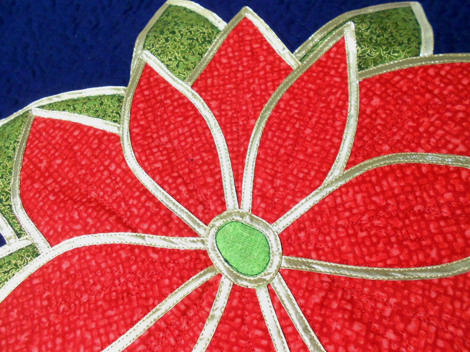 Christmas Poinsettia Table Topper Decor/table Mat Approx. 20"x20" Red ...