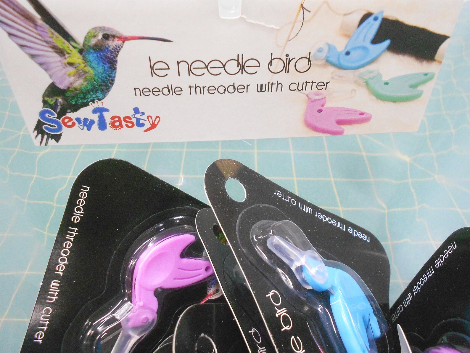 Hummingbird Needle Threader 4351-le Needle Bird/sew Tasty/on - Etsy