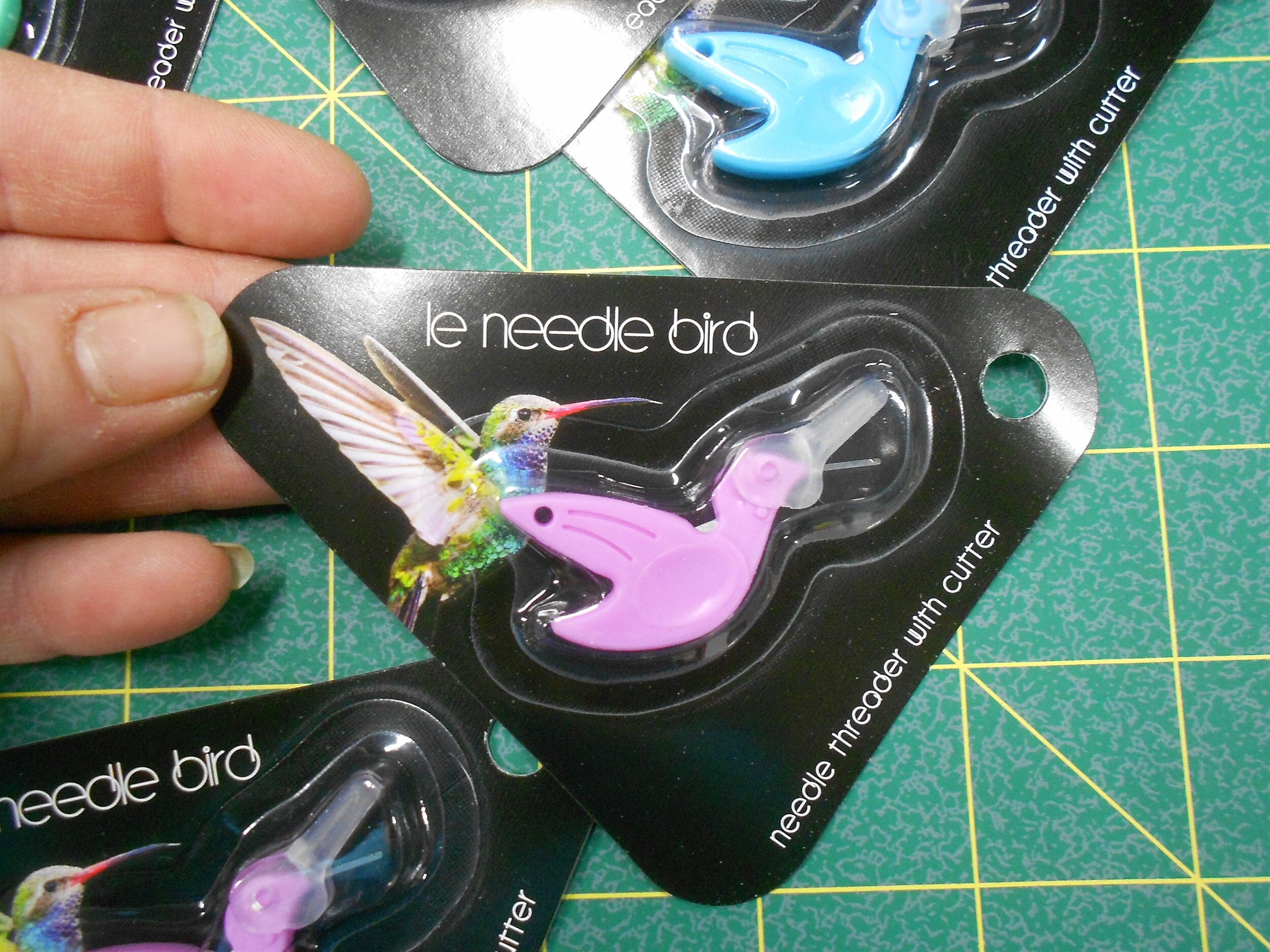 Hummingbird Needle Threader 4351-le Needle Bird/sew Tasty/on - Etsy