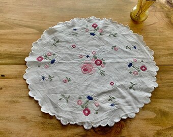 Vintage Art Deco Linen Tray Cloth or Centre Piece. Embroidered | Etsy