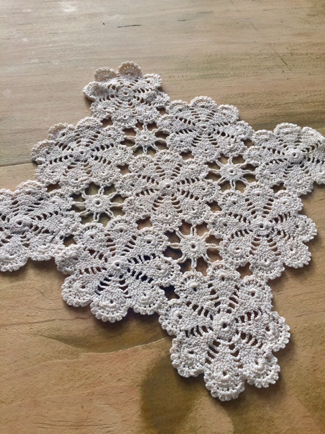 Vintage Crochet Table Centrepiece or Vintage Tray Cloth. Vintage Doily ...