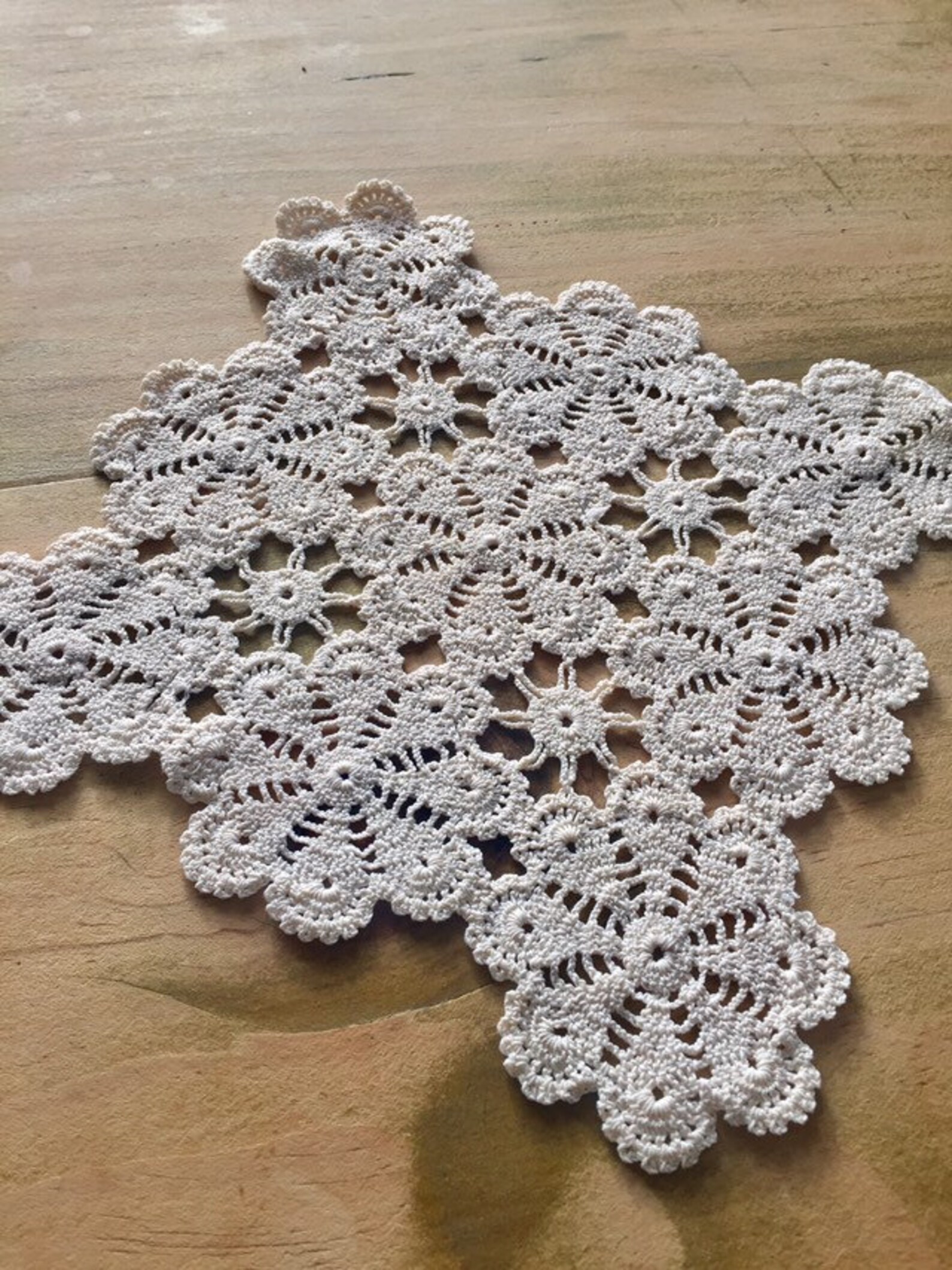 Vintage Crochet Table Centrepiece or Vintage Tray Cloth. - Etsy