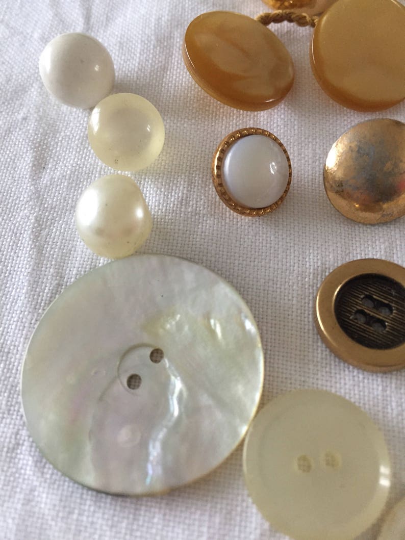 Vintage White and Gold Buttons. 25 in Total. - Etsy