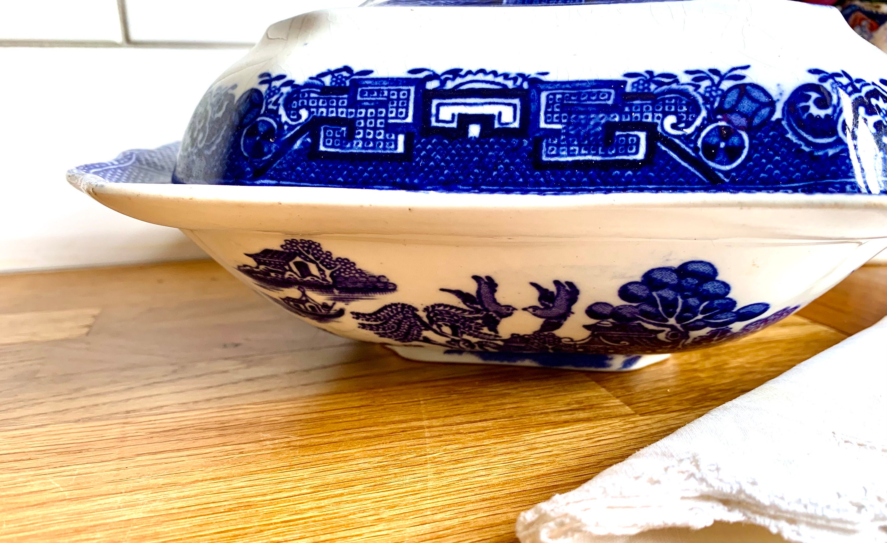 Antique Willow Pattern Lidded Tureen. Vintage Serving Dish. Swinnertons ...