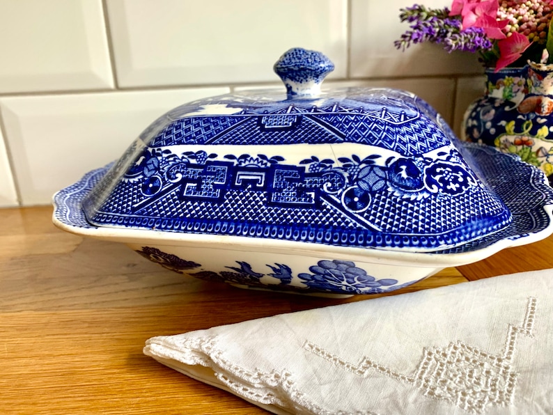 Antique Willow Pattern Lidded Tureen. Vintage Serving Dish. Swinnertons ...