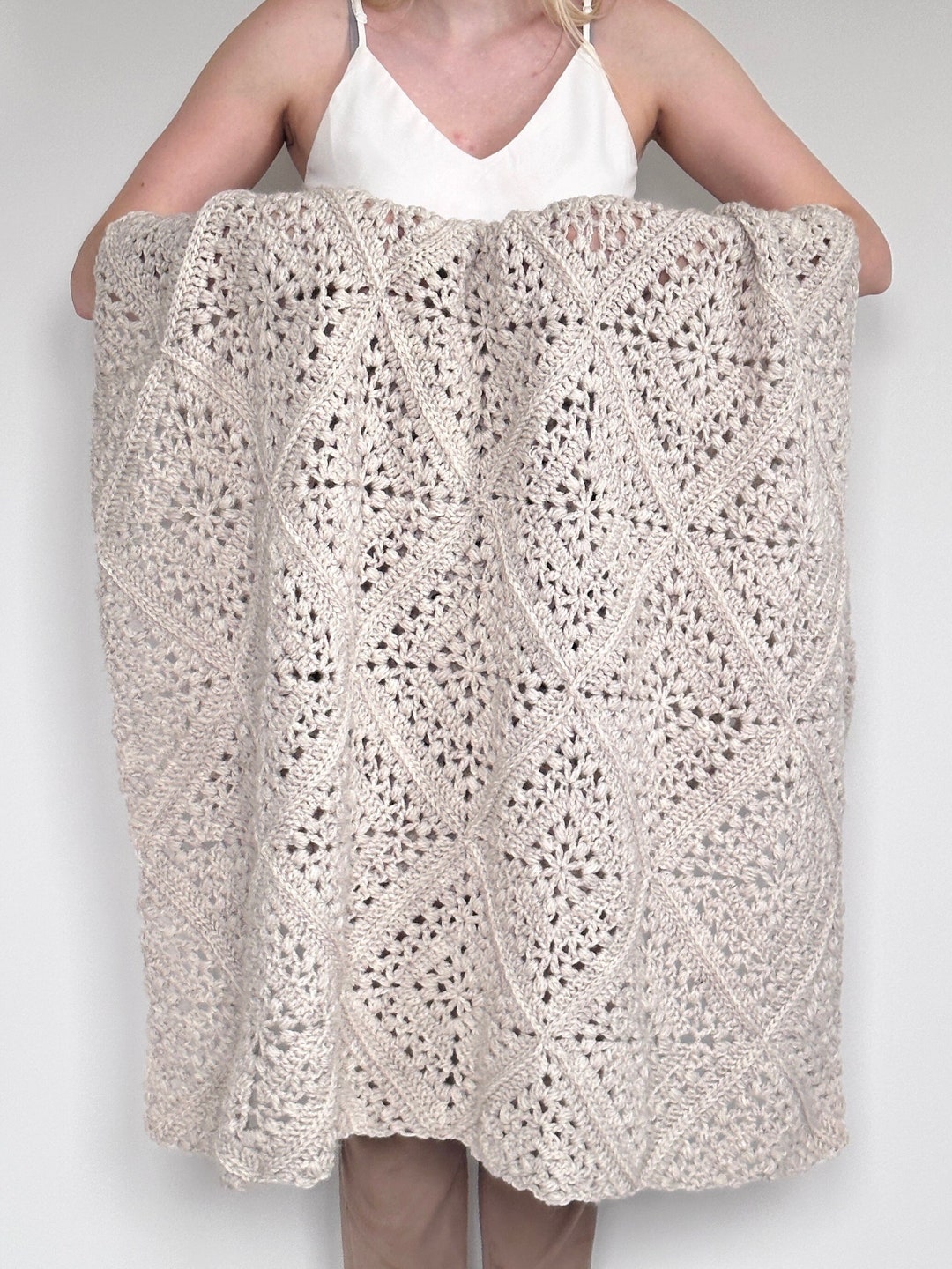 CROCHET PATTERN + VIDEO - Tulip Square Throw - Granny Square Blanket ...