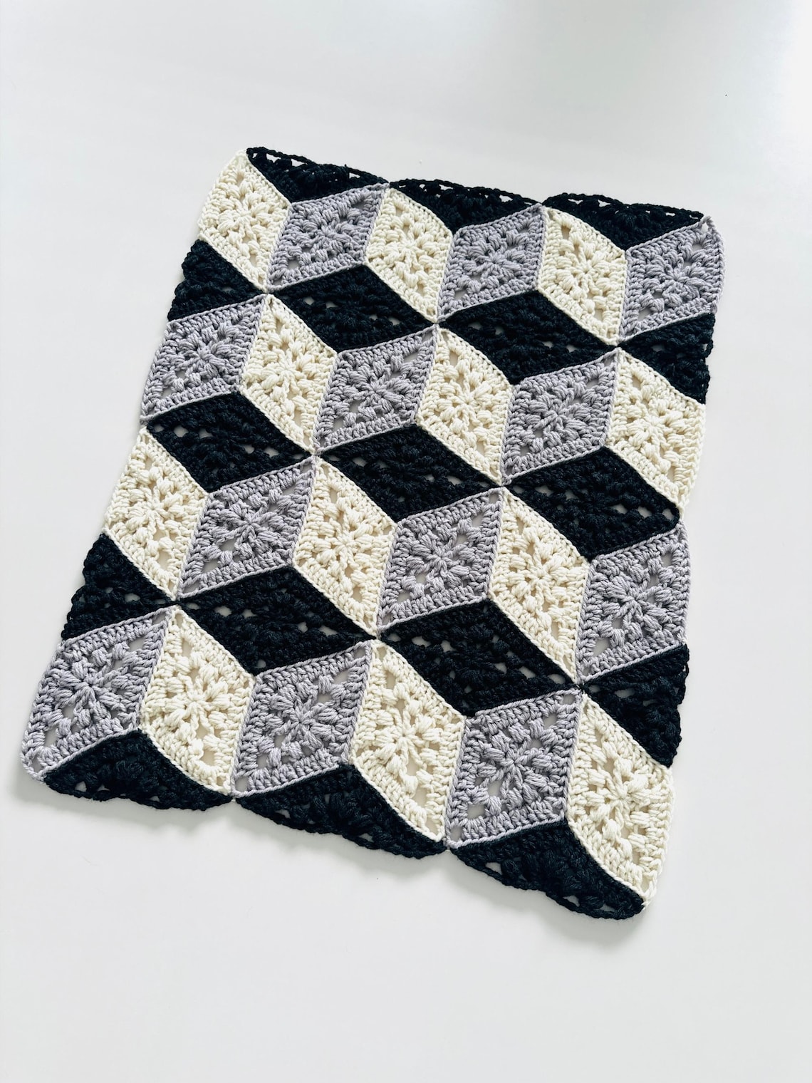 CROCHET PATTERN + VIDEO - 3D Cube Throw - Diamond Blanket / Afghan With ...