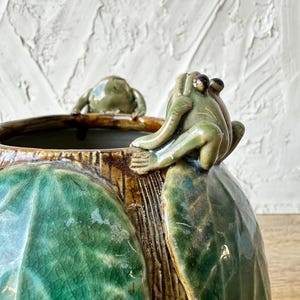 Vintage Hand Thrown Frog Pottery Flower Vase - Etsy