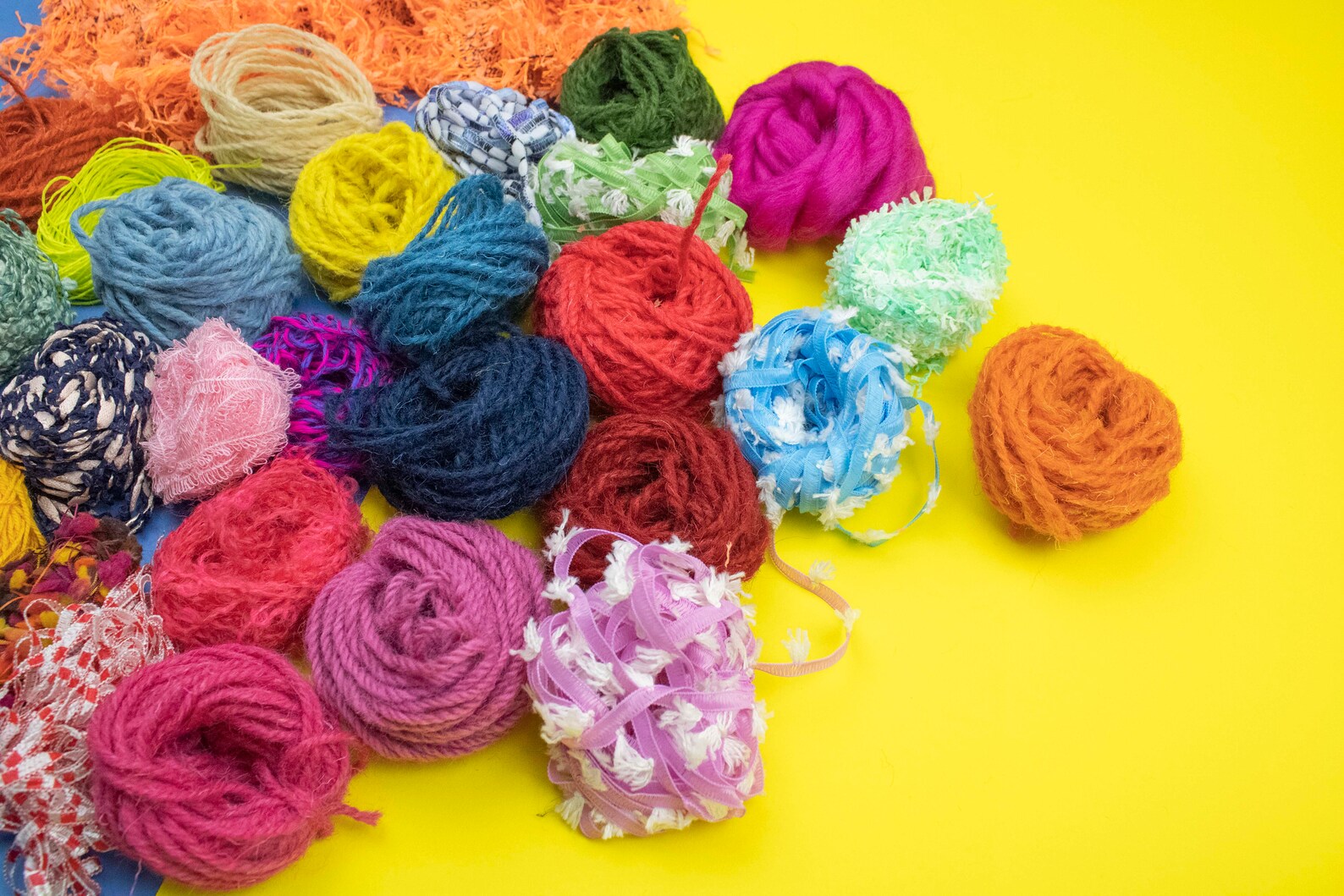 Fluorescent Yarn & Fibre Bundle With Weaving Instruction E-booklet - 30 ...