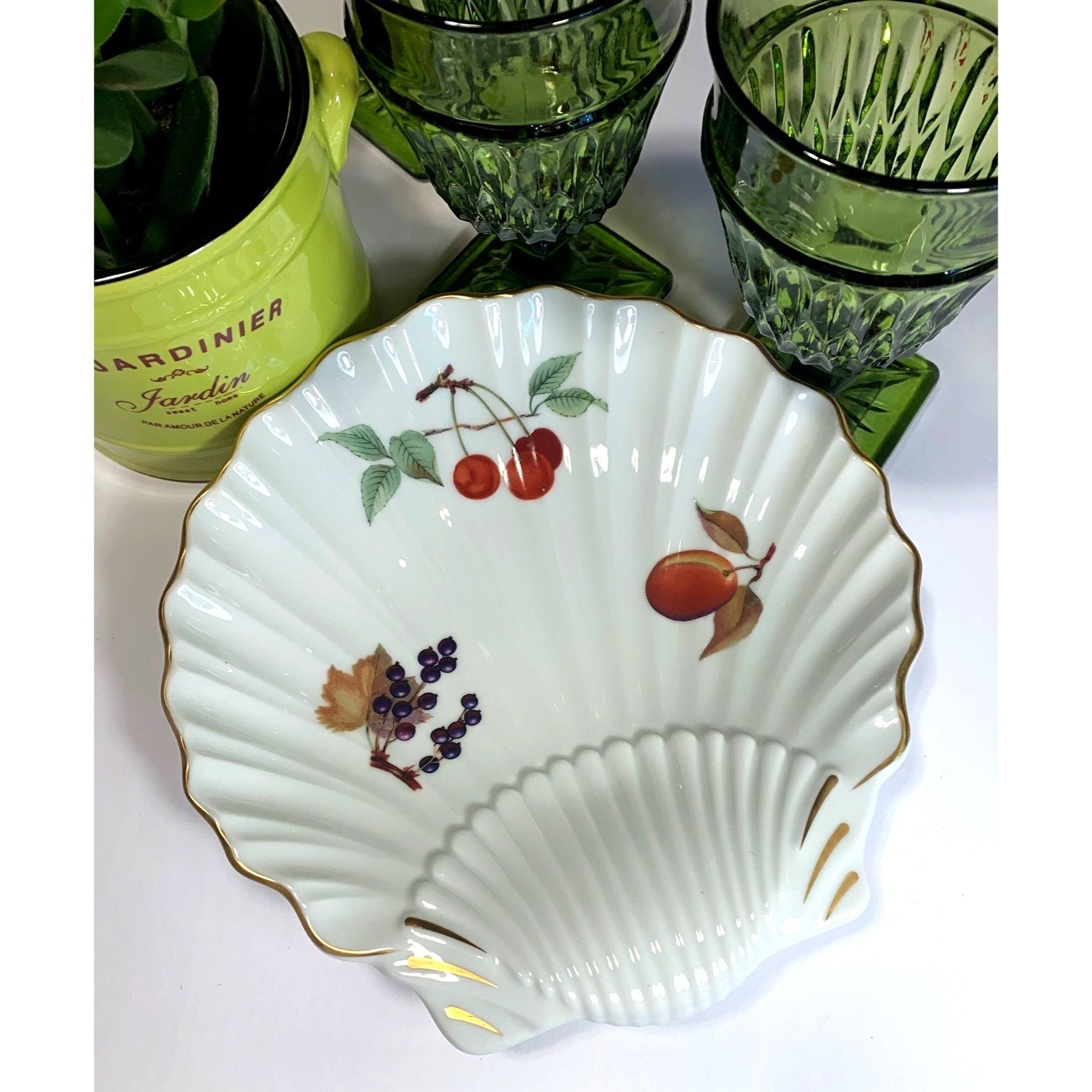 1961 Evesham Vale Royal Worcester Fine Porcelain Gold Trim Shell ...