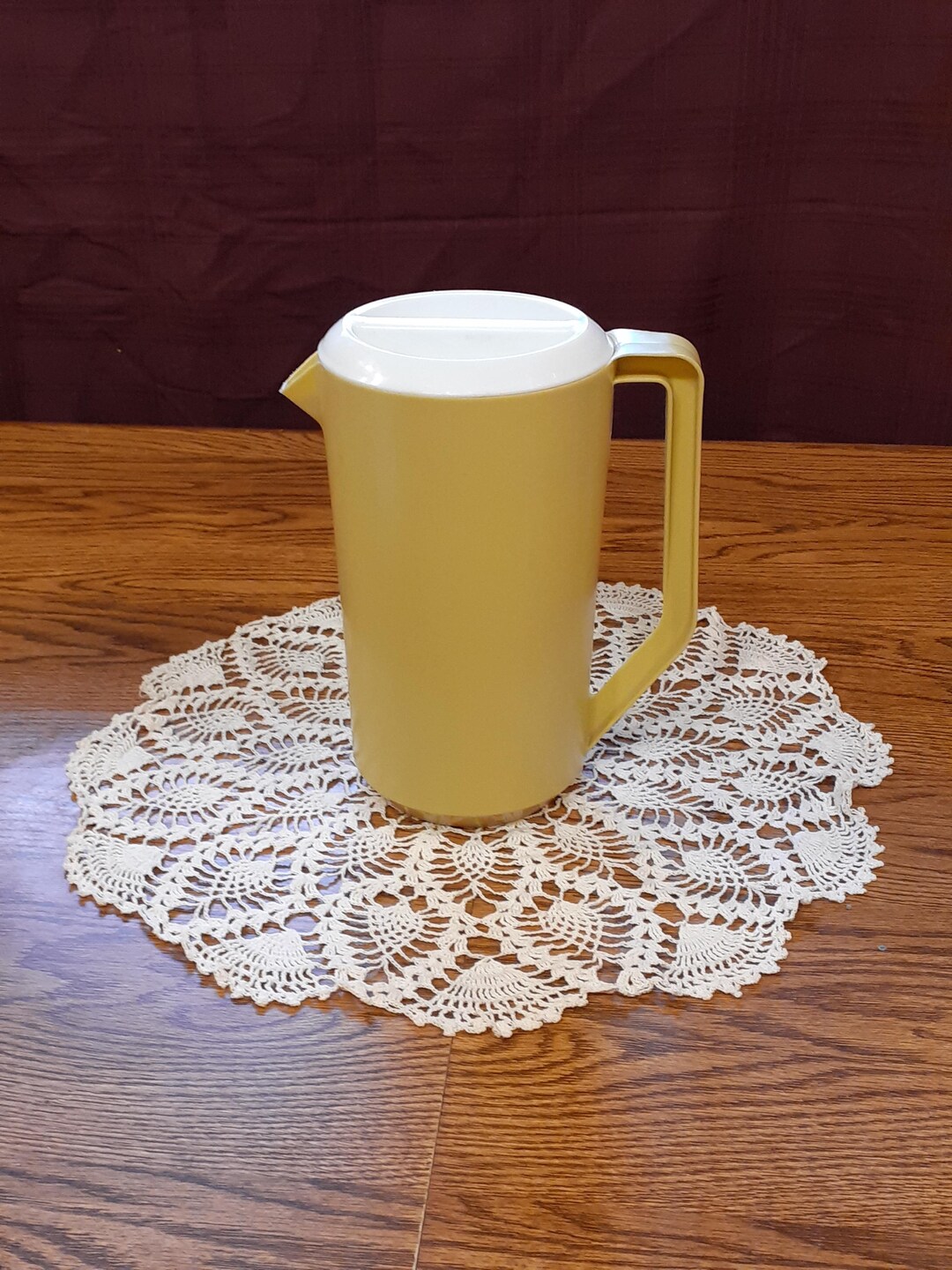 Vintage Rubbermaid, Harvest Gold Pitcher/excellent - Etsy