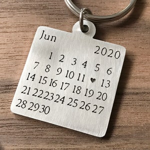 Calendar Keychain, Personalized Keychain, Date Highlighted With a Heart ...