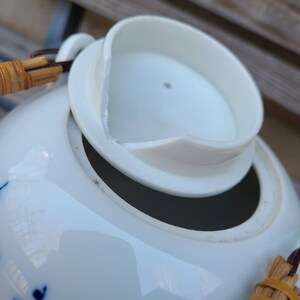 White Round Tea Pot With Lid, Wicker Handle - Beautiful/little/white ...