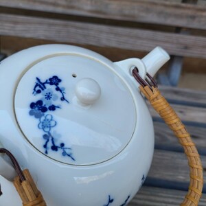 White Round Tea Pot With Lid, Wicker Handle - Beautiful/little/white ...