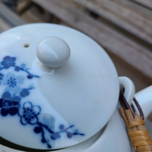 White Round Tea Pot With Lid, Wicker Handle Beautiful/little/white/tea ...