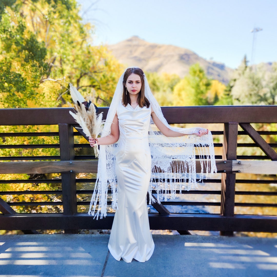 The Rhiannon Vintage Style Lace Wedding Veil in off White - Etsy
