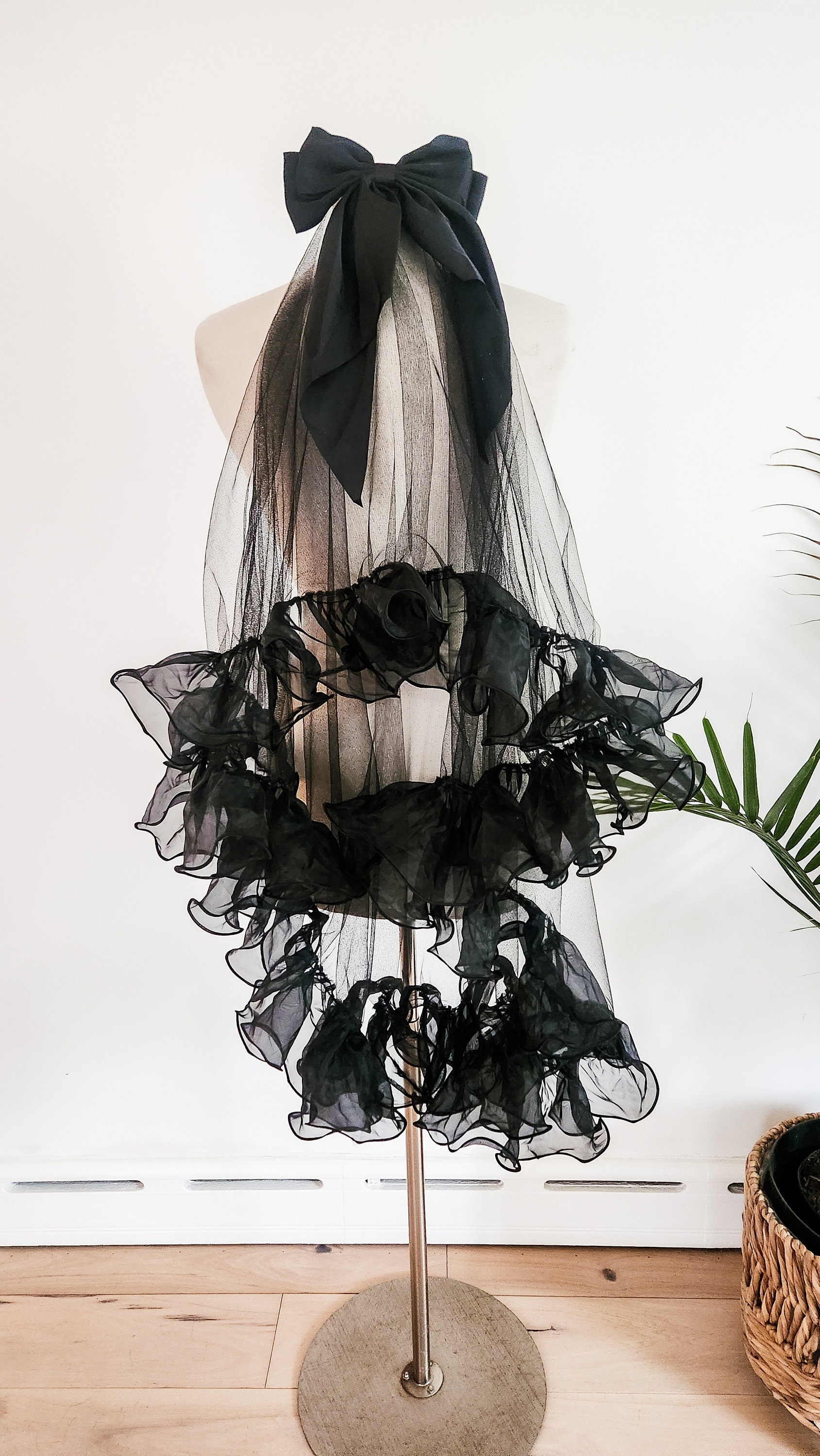 The Raven Black Ruffle Wedding Veil With Detachable Bow - Etsy