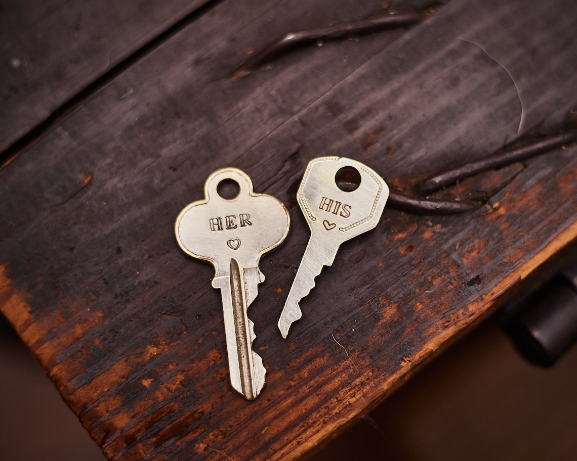 HIS Heart/HER Heart stamped keys A gift for couples | Etsy