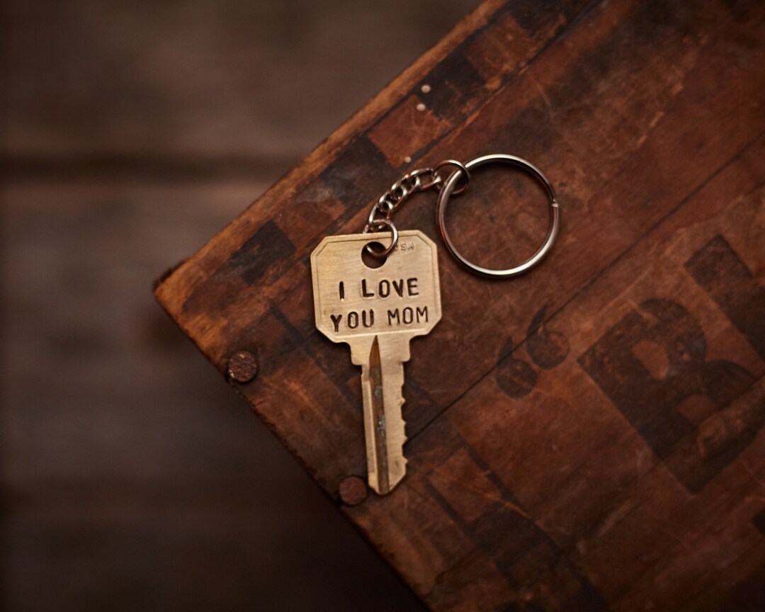 I LOVE YOU MOM Keychain - A Perfect Gift for Mom for Mother's Day - Etsy