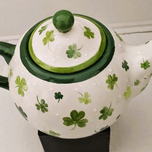 Shamrock Teapot-handpainted Ceramic - Etsy