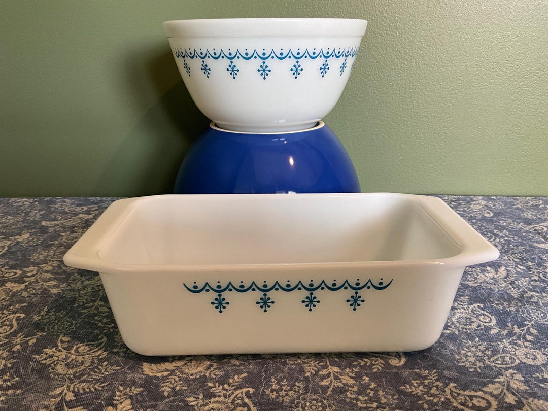 Vintage Pyrex, Blue and White, Snowflake Garland Mixing Bowl, 402 ...
