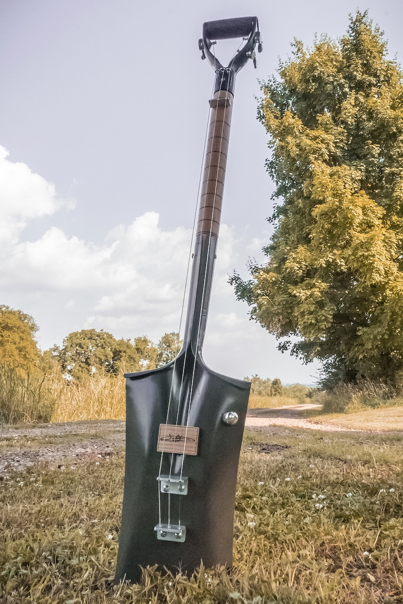 3-STRING SHOVEL GUITAR! Ready-to-ship Justin Johnson Signature Shovel ...